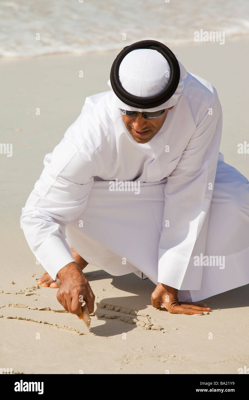 Arab white robes hi-res stock photography and images - Alamy