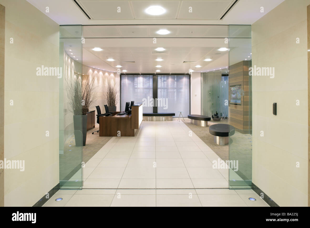 British reception hi-res stock photography and images - Alamy