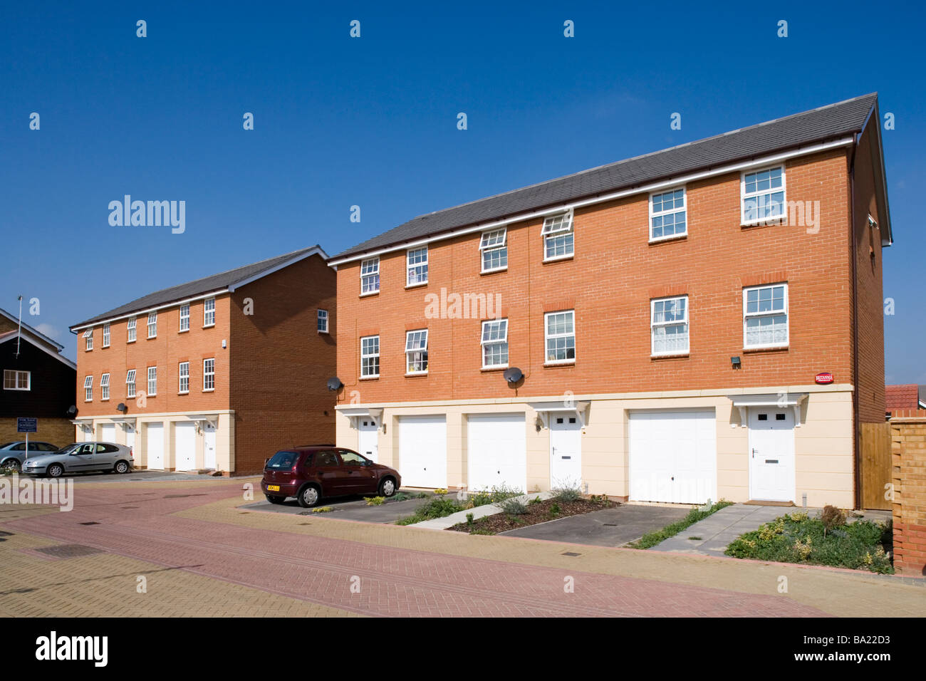 Terraced house garage hi-res stock photography and images - Alamy