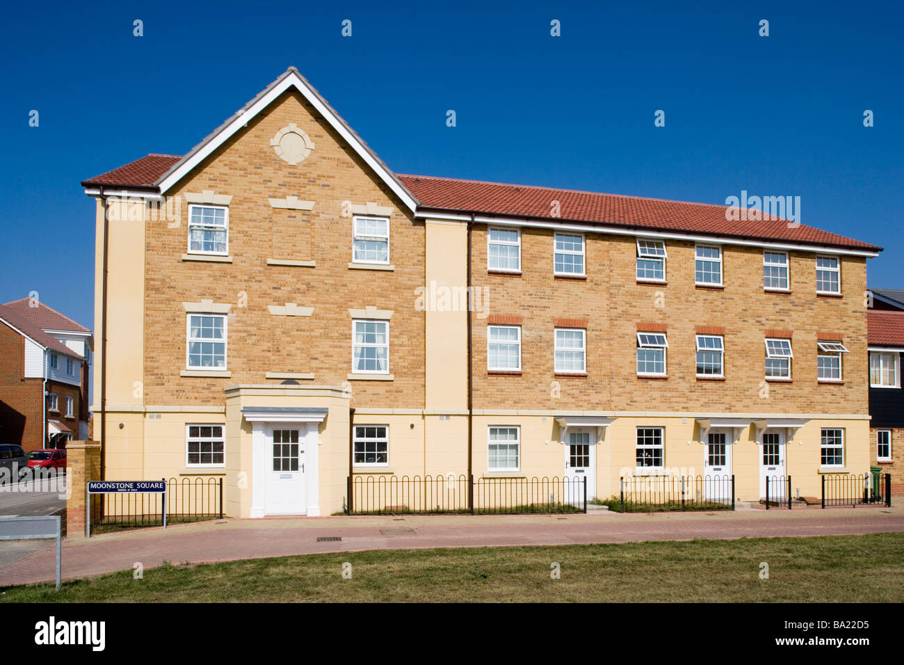 Terraced house garage hi-res stock photography and images - Alamy