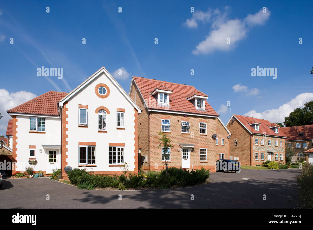 House front view detached uk hi-res stock photography and images - Alamy