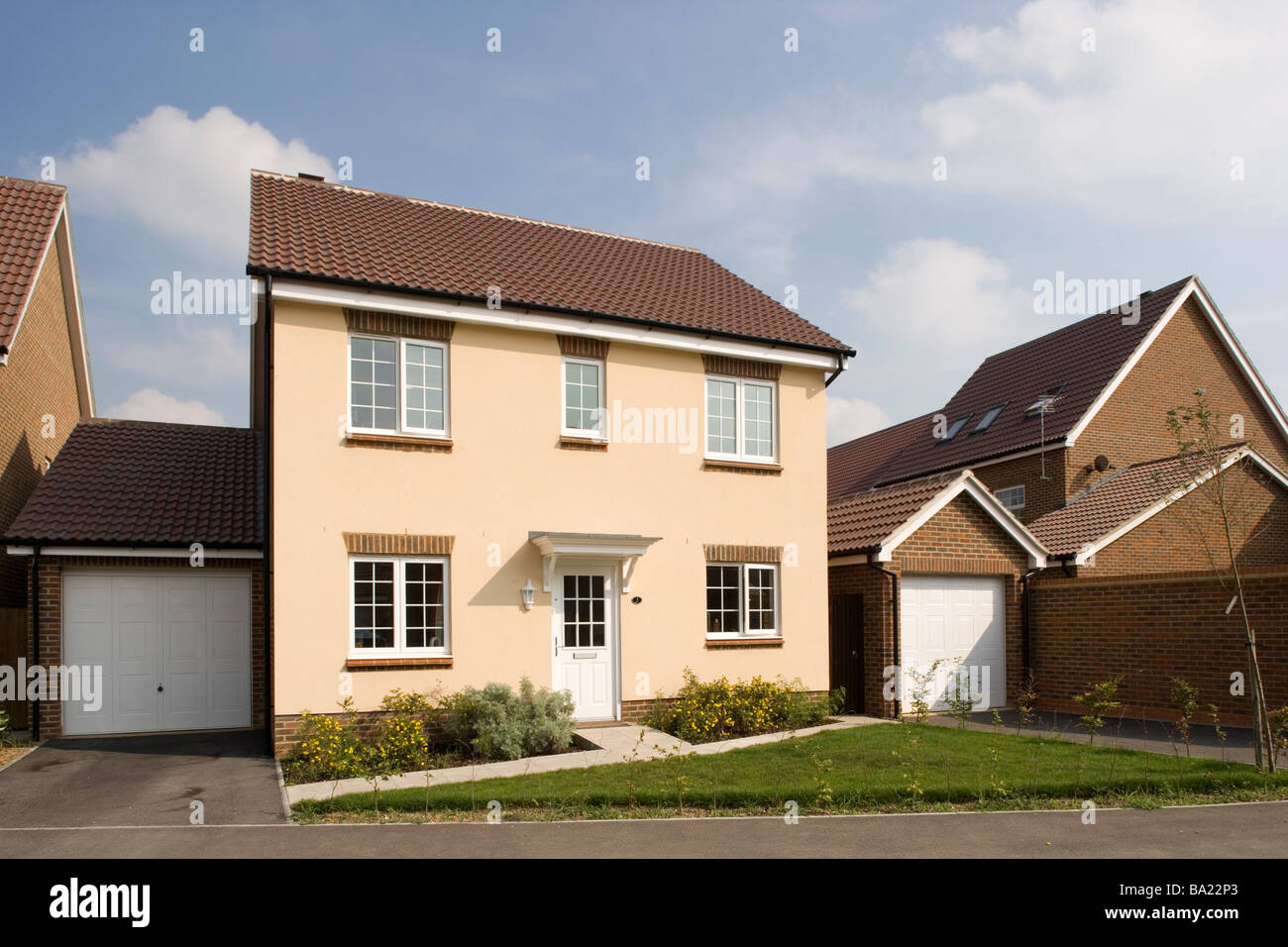 Modern detached house hi-res stock photography and images - Alamy