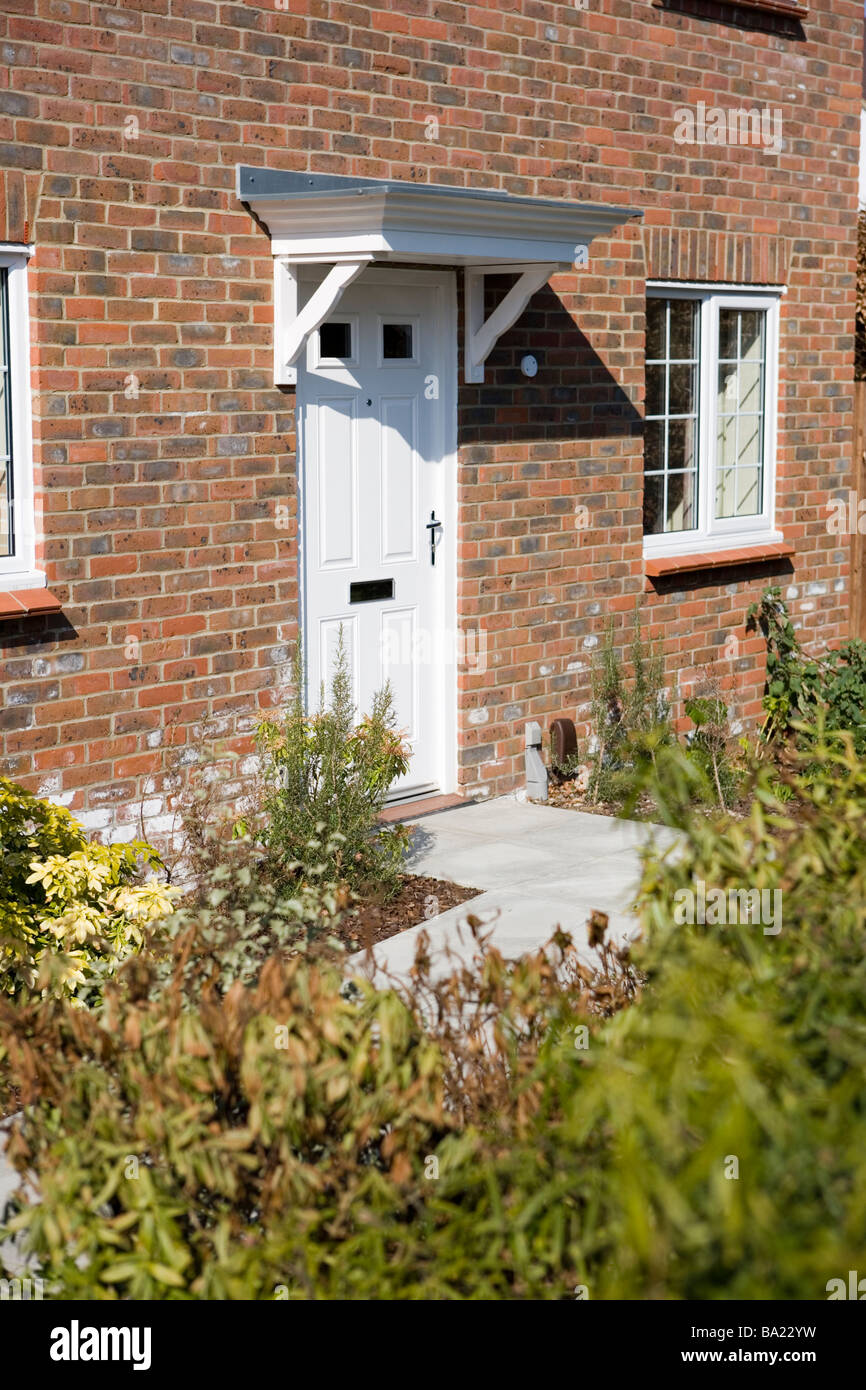 Uk suburban domestic house exterior hi-res stock photography and images ...