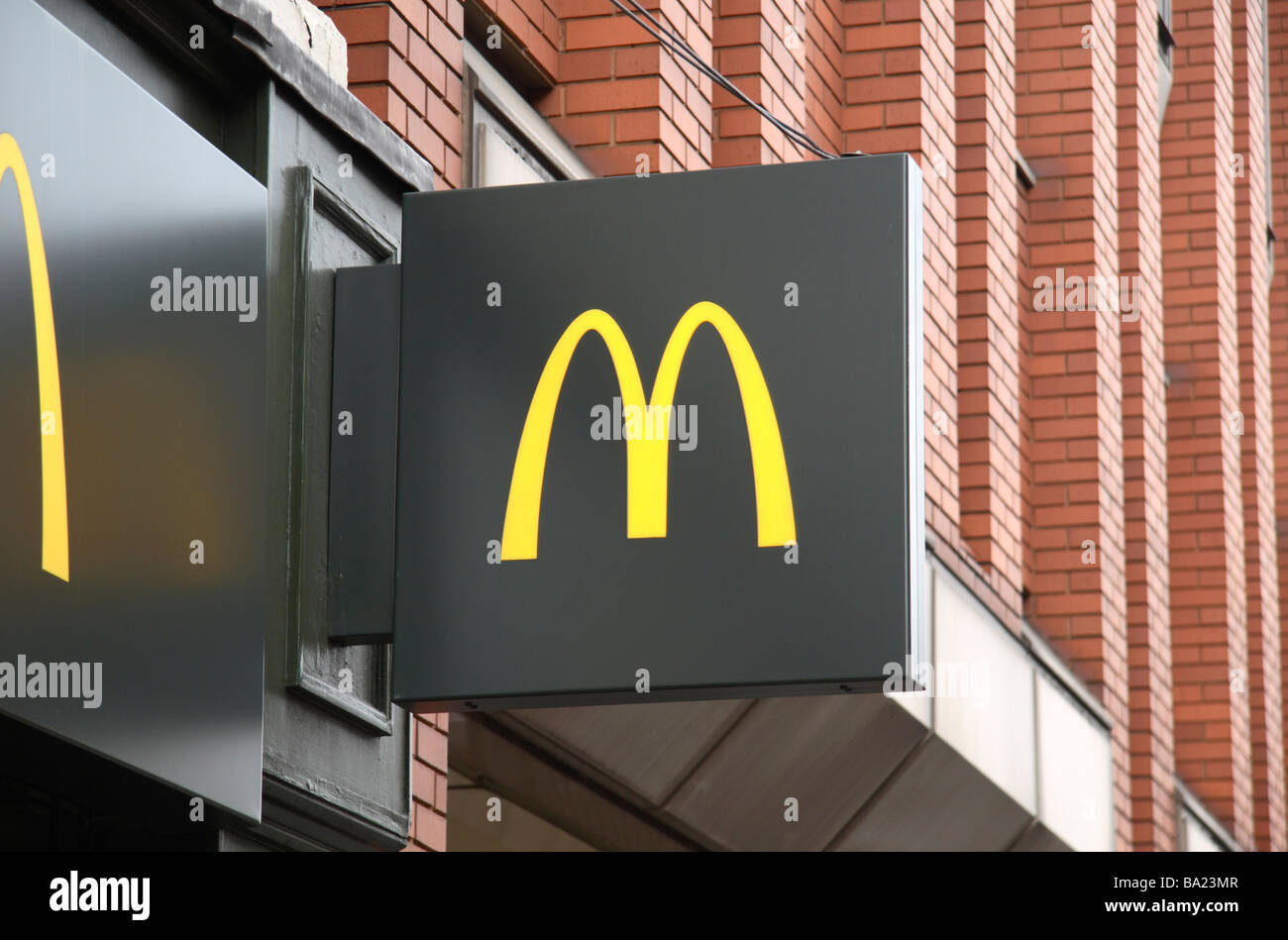 Mcdonalds sign uk hi-res stock photography and images - Alamy