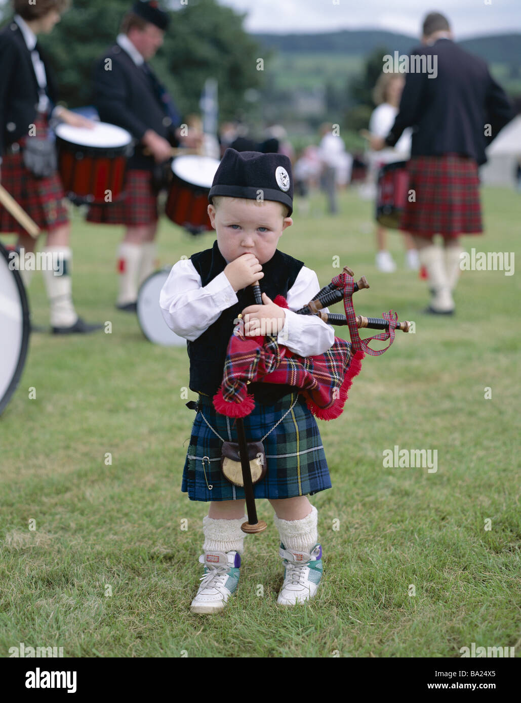 Bagpipes scotland children hi-res stock photography and images - Alamy