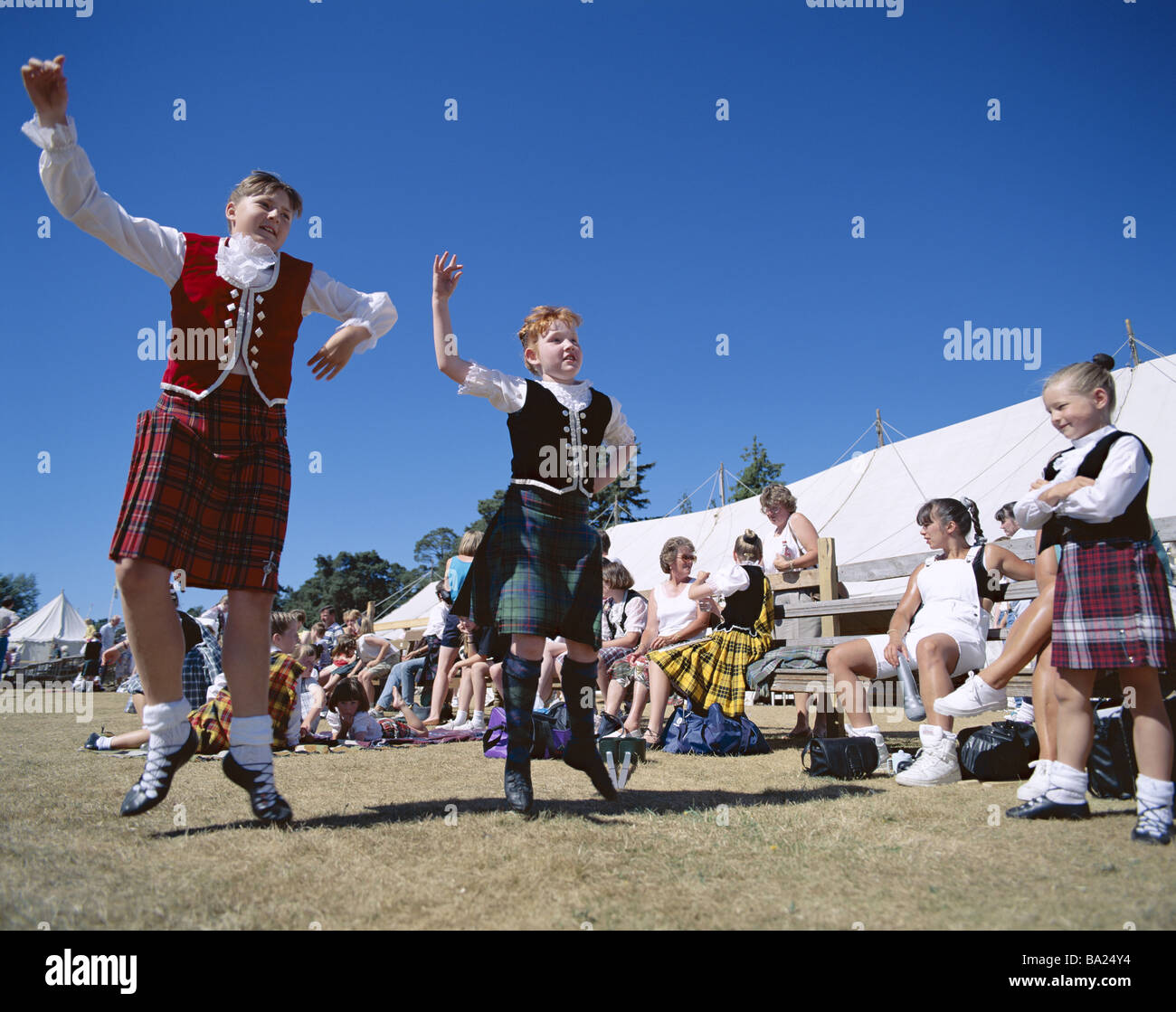 Children dancing scotland hi-res stock photography and images - Alamy