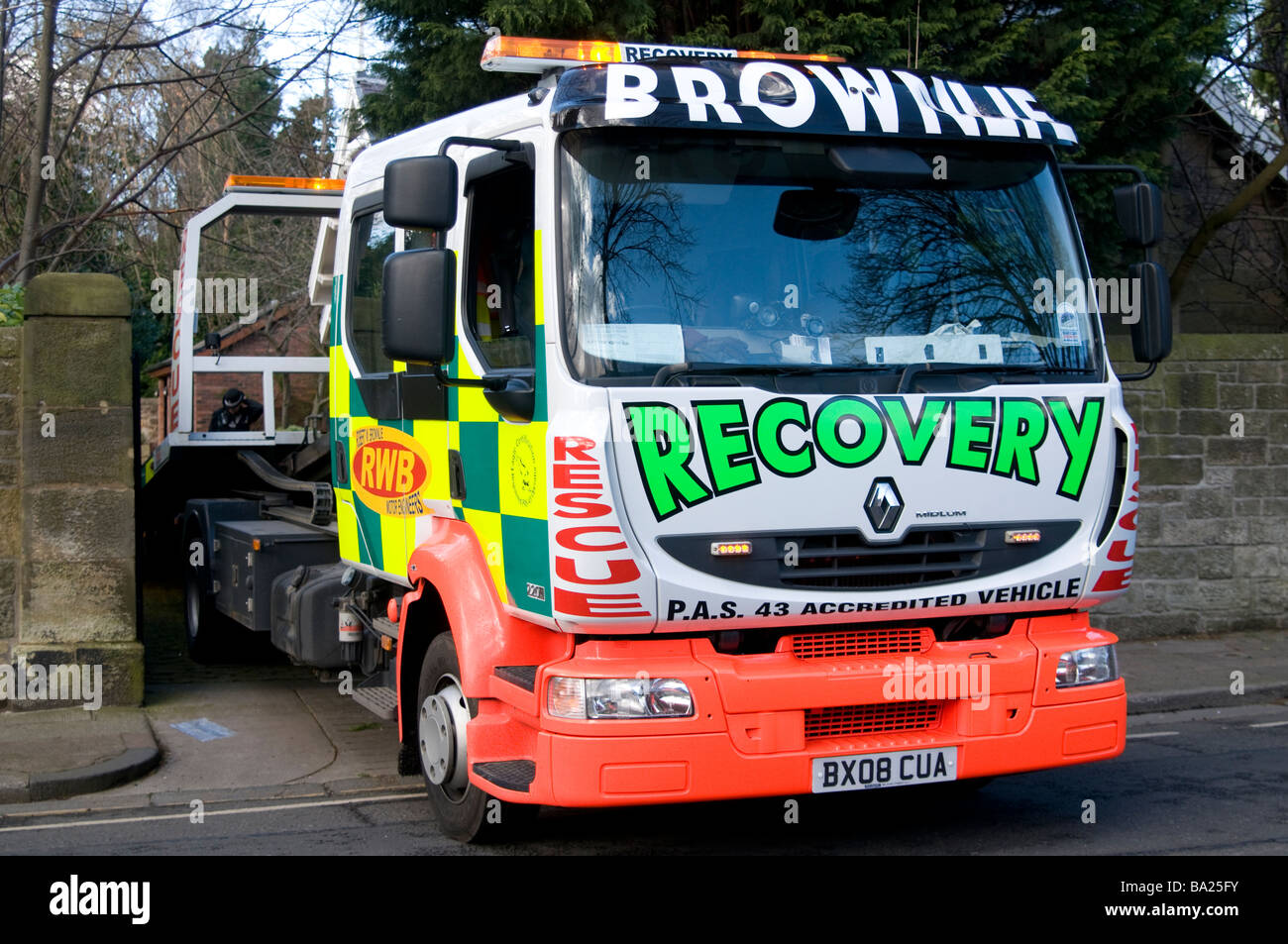 Towing recovery hi-res stock photography and images - Alamy