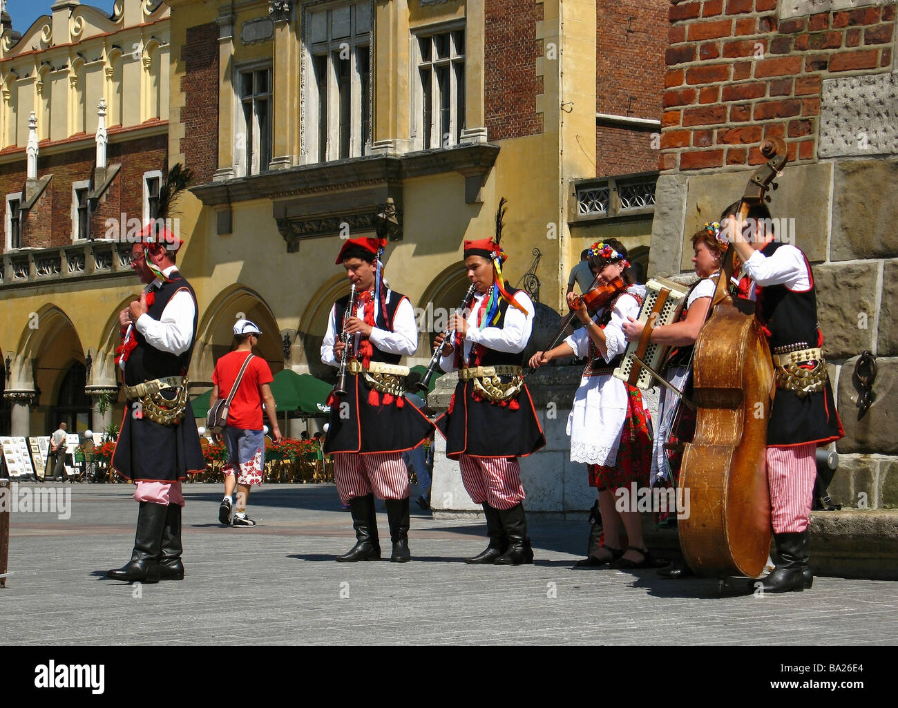 Performers play folklore music hi-res stock photography and images - Alamy