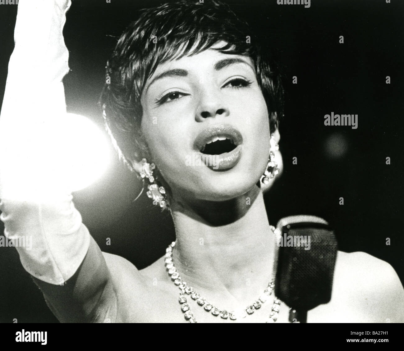 Absolute beginners sade hi-res stock photography and images - Alamy