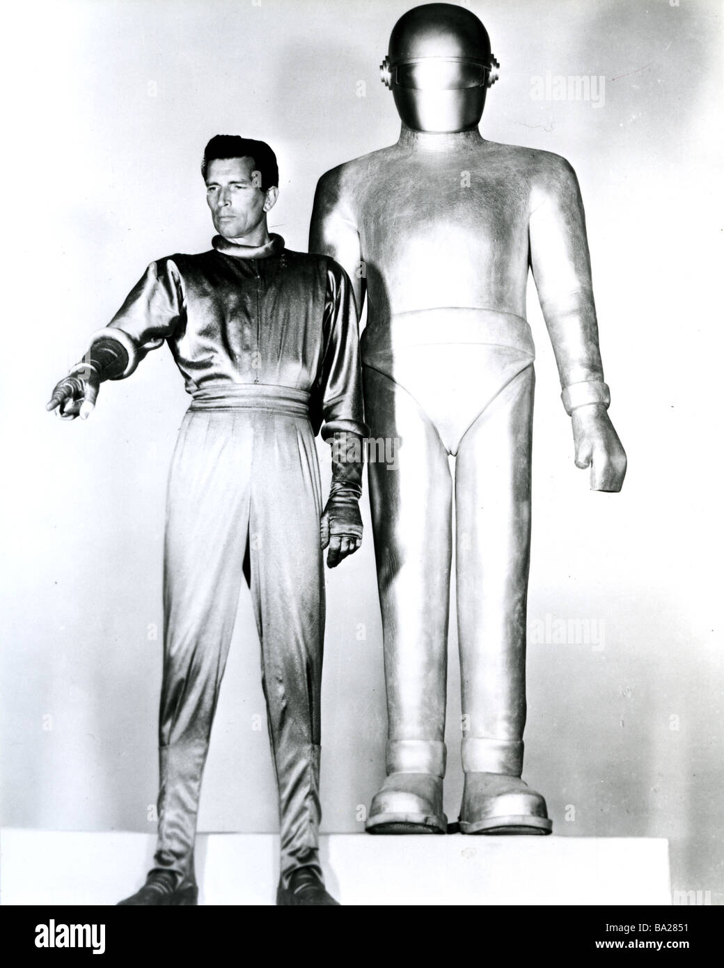 THE DAY THE EARTH STOOD STILL 1951 TCF film with Michael Rennie Stock ...