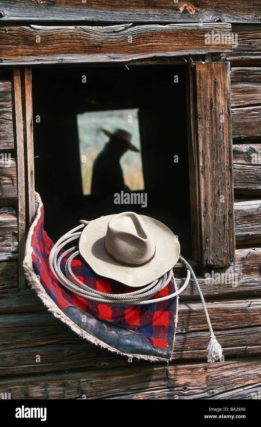 USA Oregon wood-cottage windows silhouette cowboy windowsill lasso ...