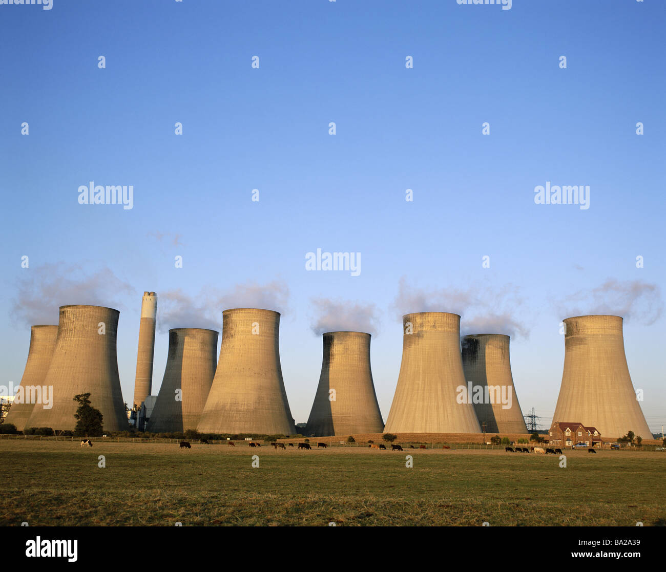 Radcliffe on trent power station hi-res stock photography and images ...