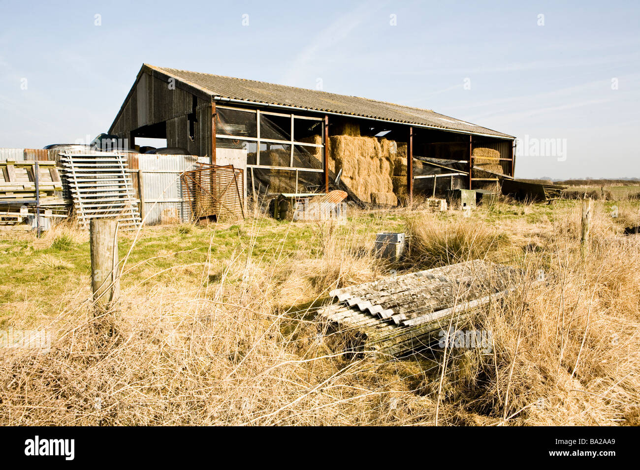 old barn in the english countryside Stock Photo - Alamy