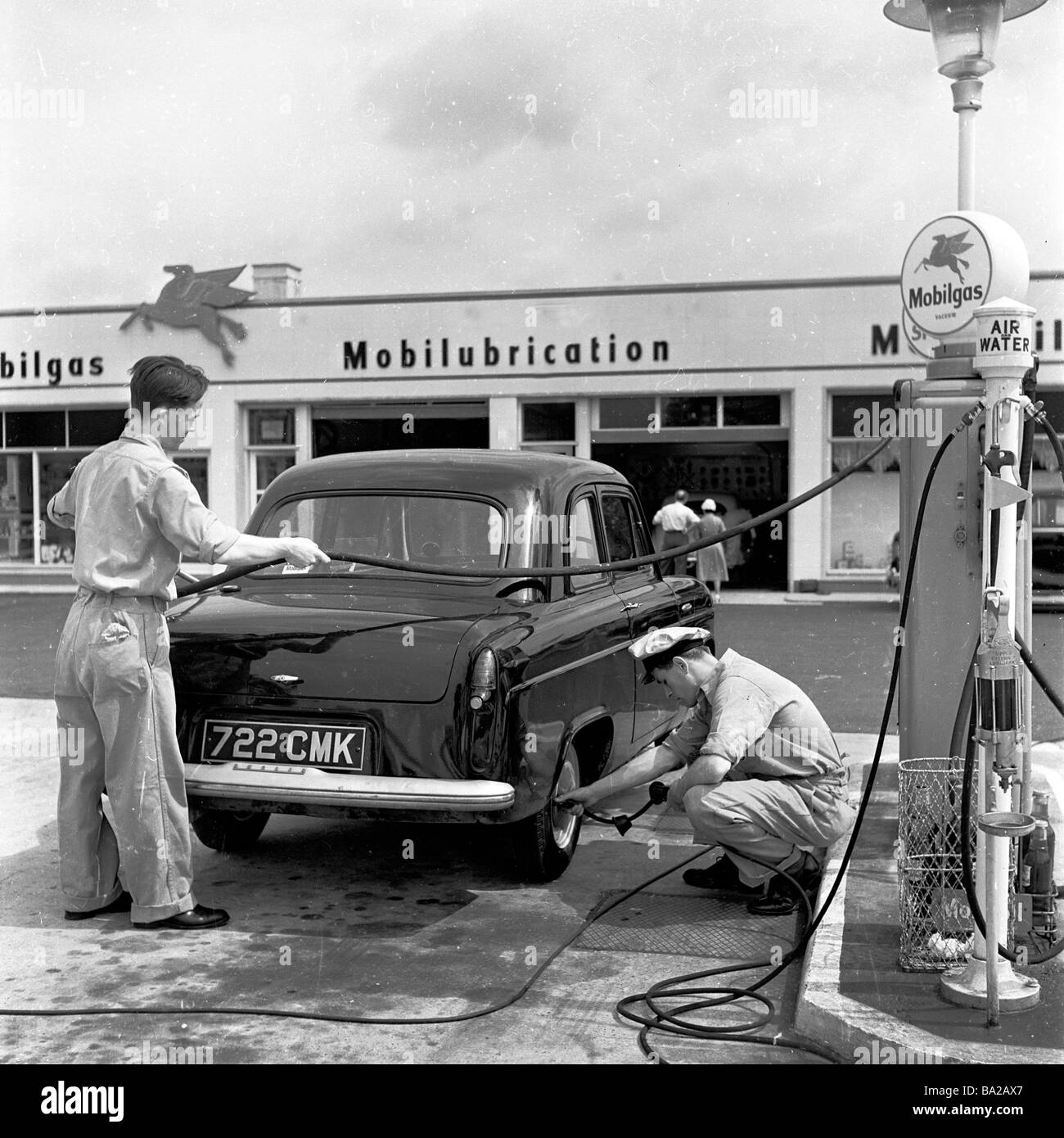 Car allan cash picture library Black and White Stock Photos & Images ...