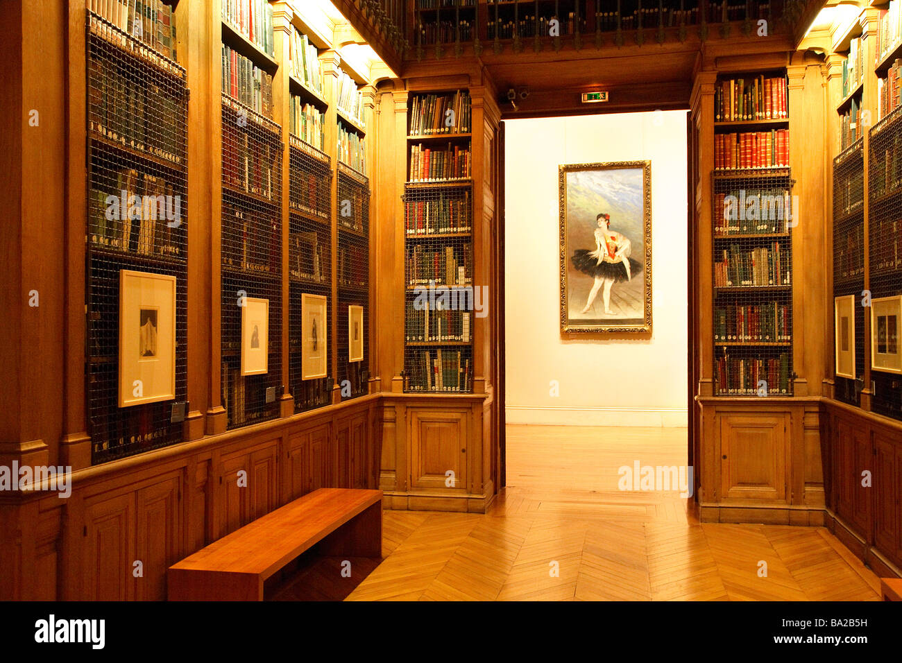 LIBRARY OF OPERA GARNIER PARIS Stock Photo - Alamy