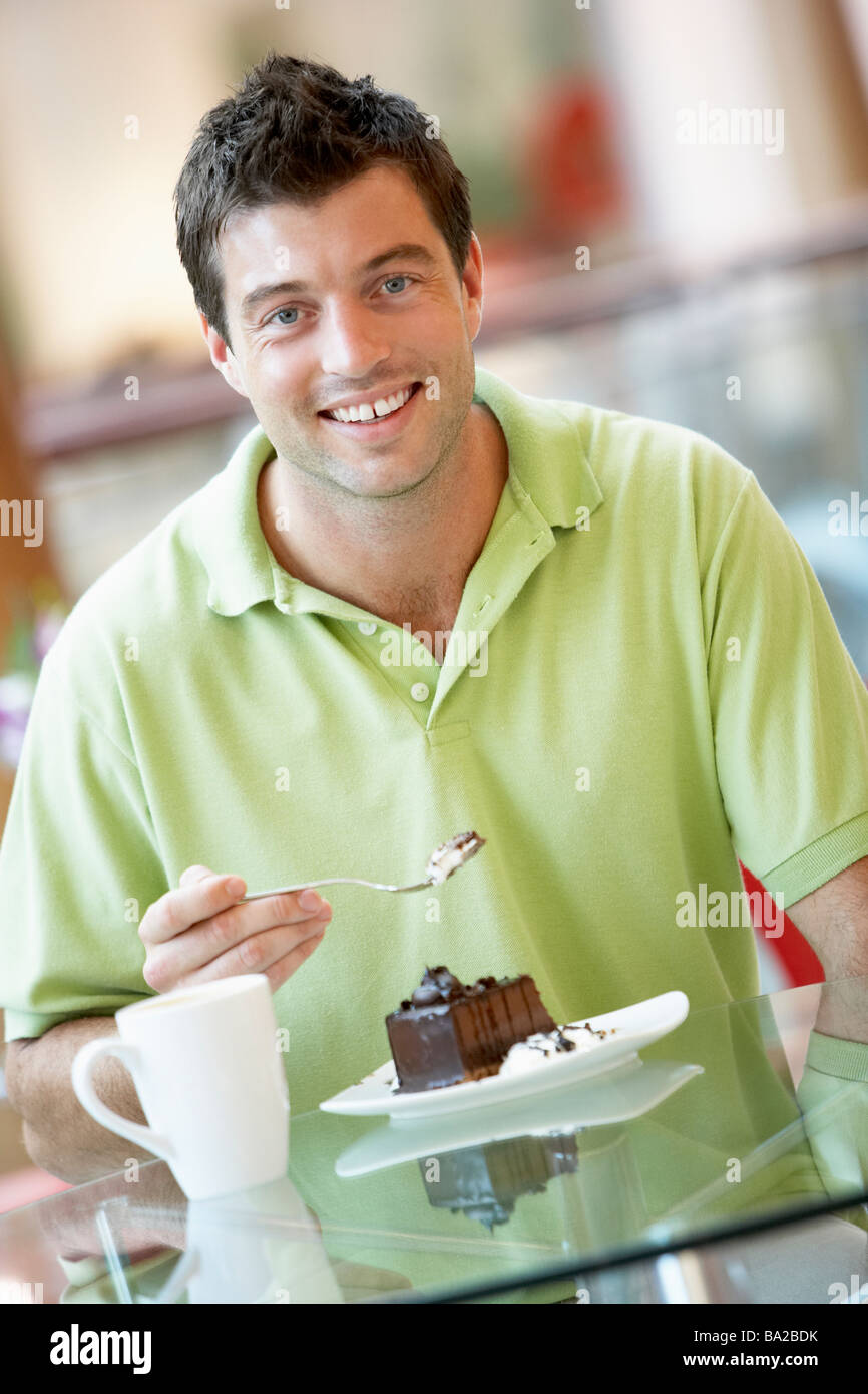 Man food court mall hi-res stock photography and images - Alamy