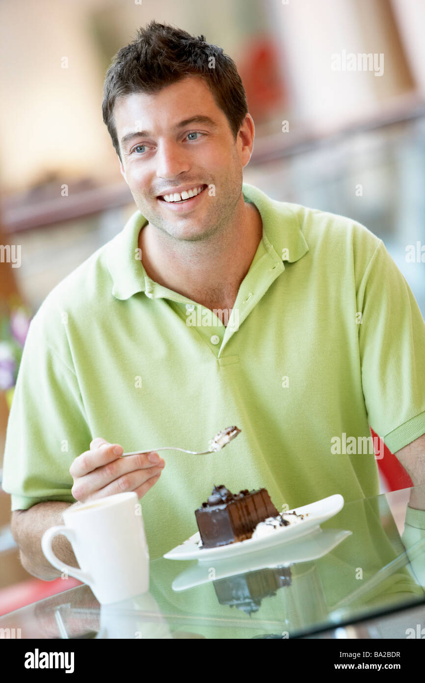 Man food court mall hi-res stock photography and images - Alamy