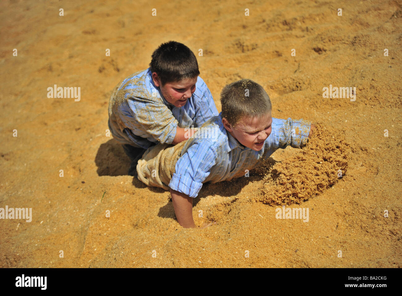 Young kids wrestling hi-res stock photography and images - Alamy