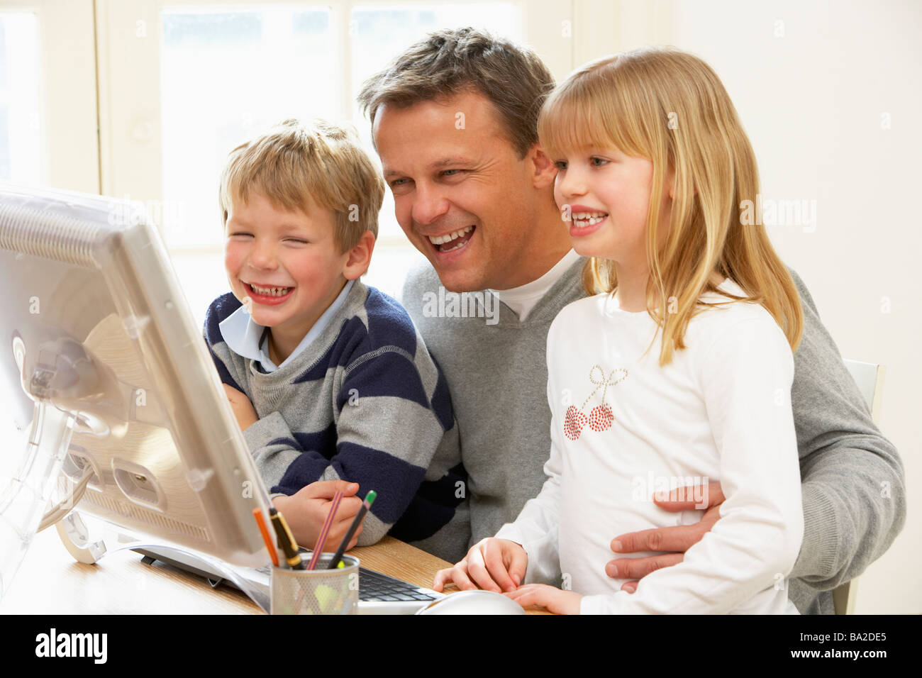 Father And Children Using Computer Stock Photo - Alamy