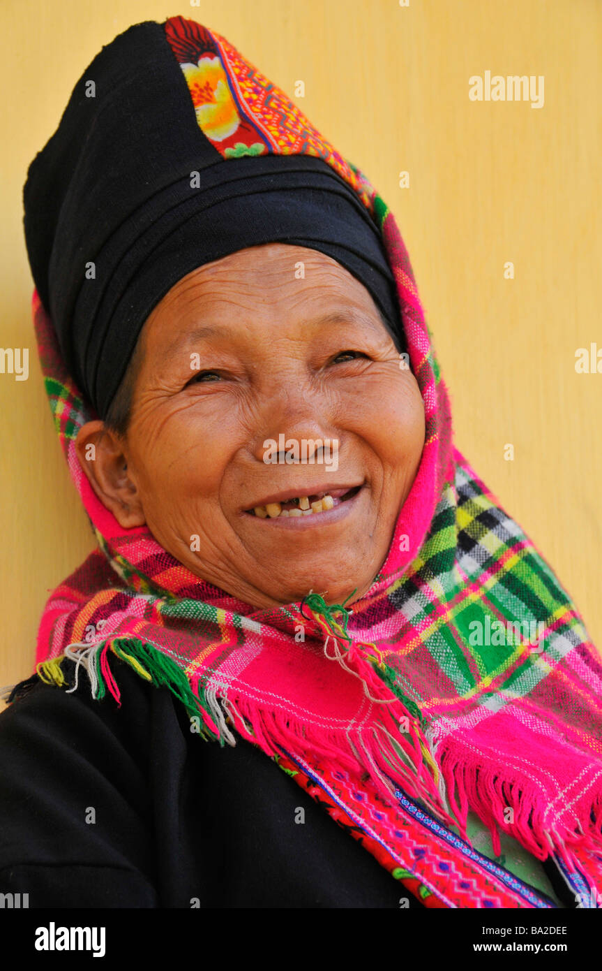 Smiling hmong women hi-res stock photography and images - Alamy