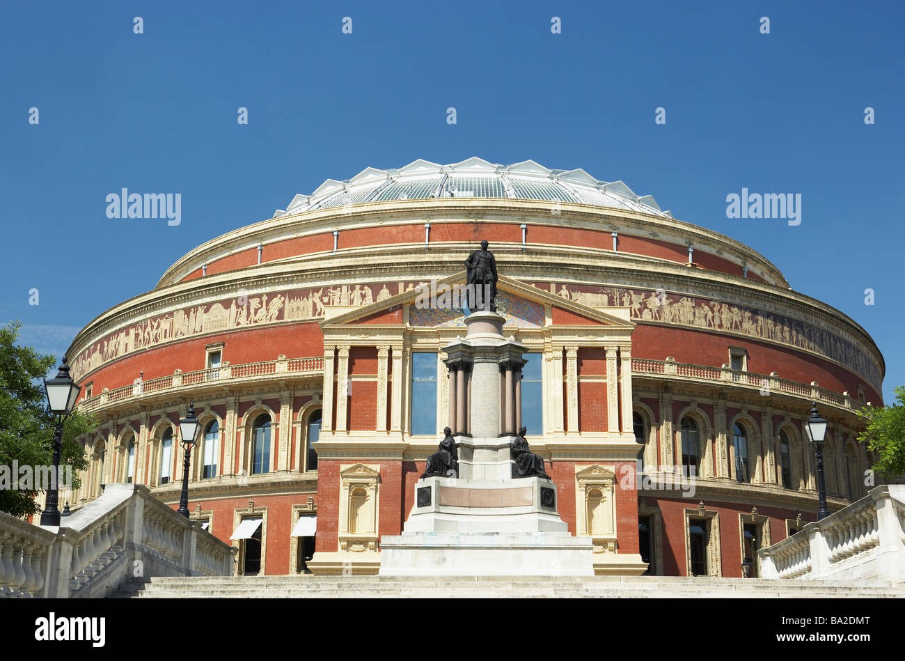 Albert memorial royal albert hall hi-res stock photography and images ...