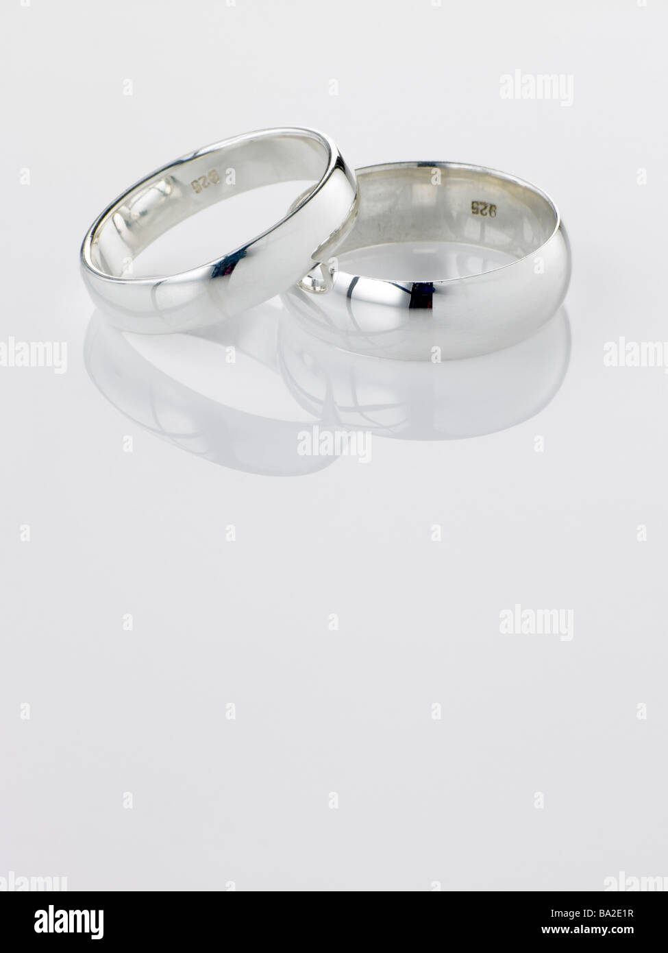 Silver wedding ring hi-res stock photography and images - Alamy