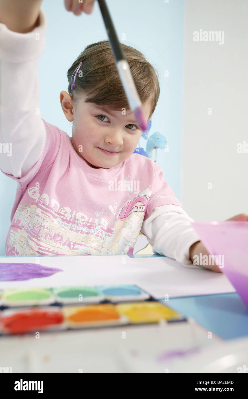 Children making things hi-res stock photography and images - Alamy