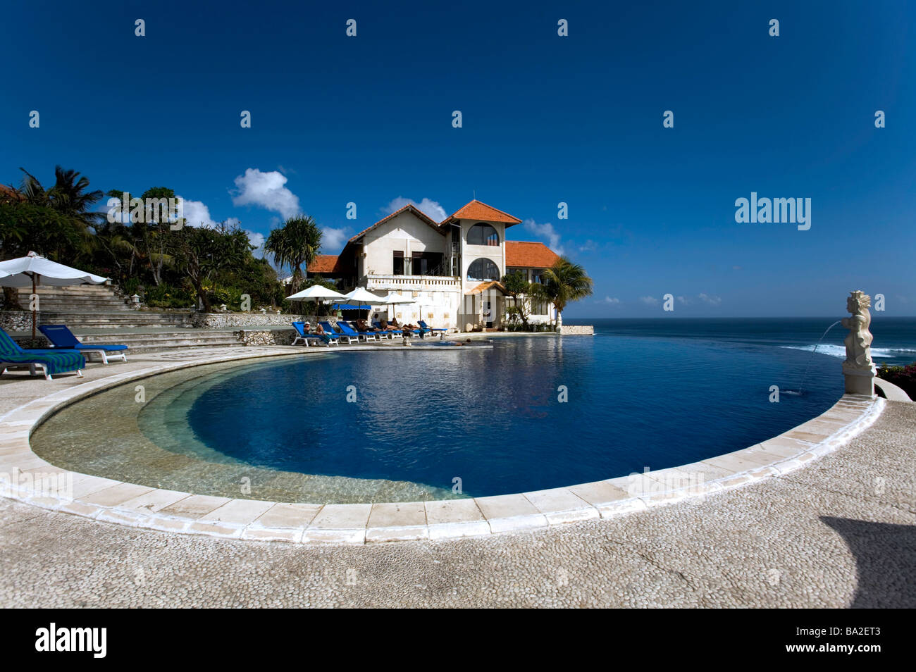 Swimming pool with fountain hi-res stock photography and images - Alamy