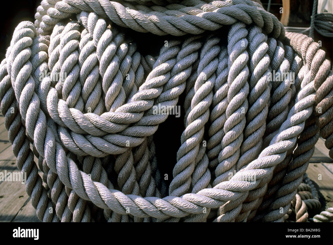 Heavy duty hawser hi-res stock photography and images - Alamy