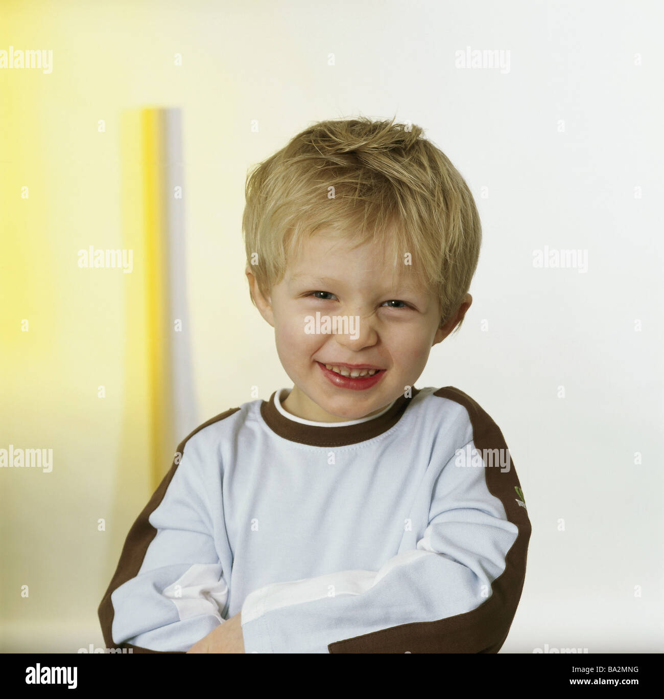 Give birth smiles impudently portrait people child-portrait 6 years 5-7 ...