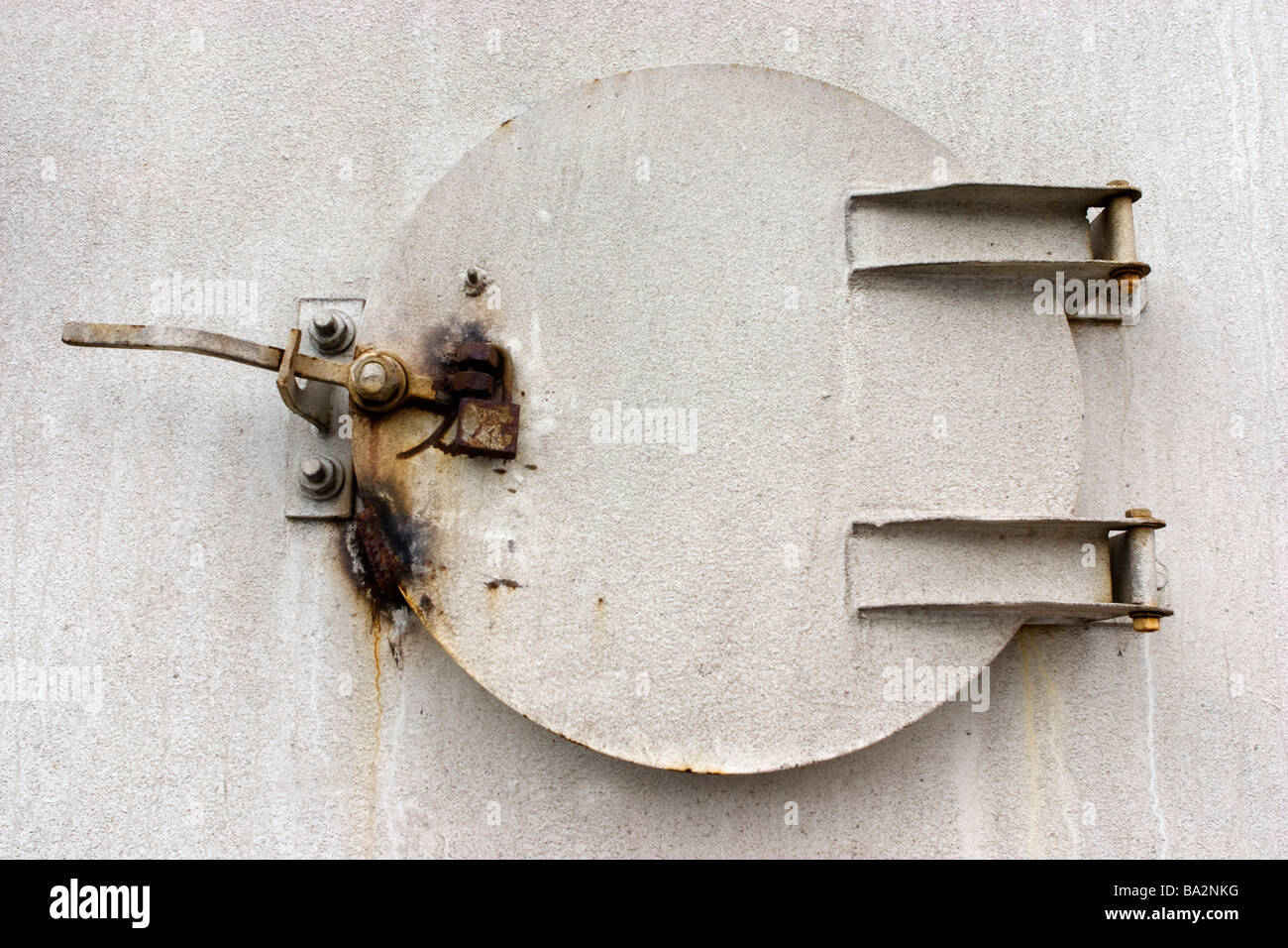 Batten the hatches down hi-res stock photography and images - Alamy