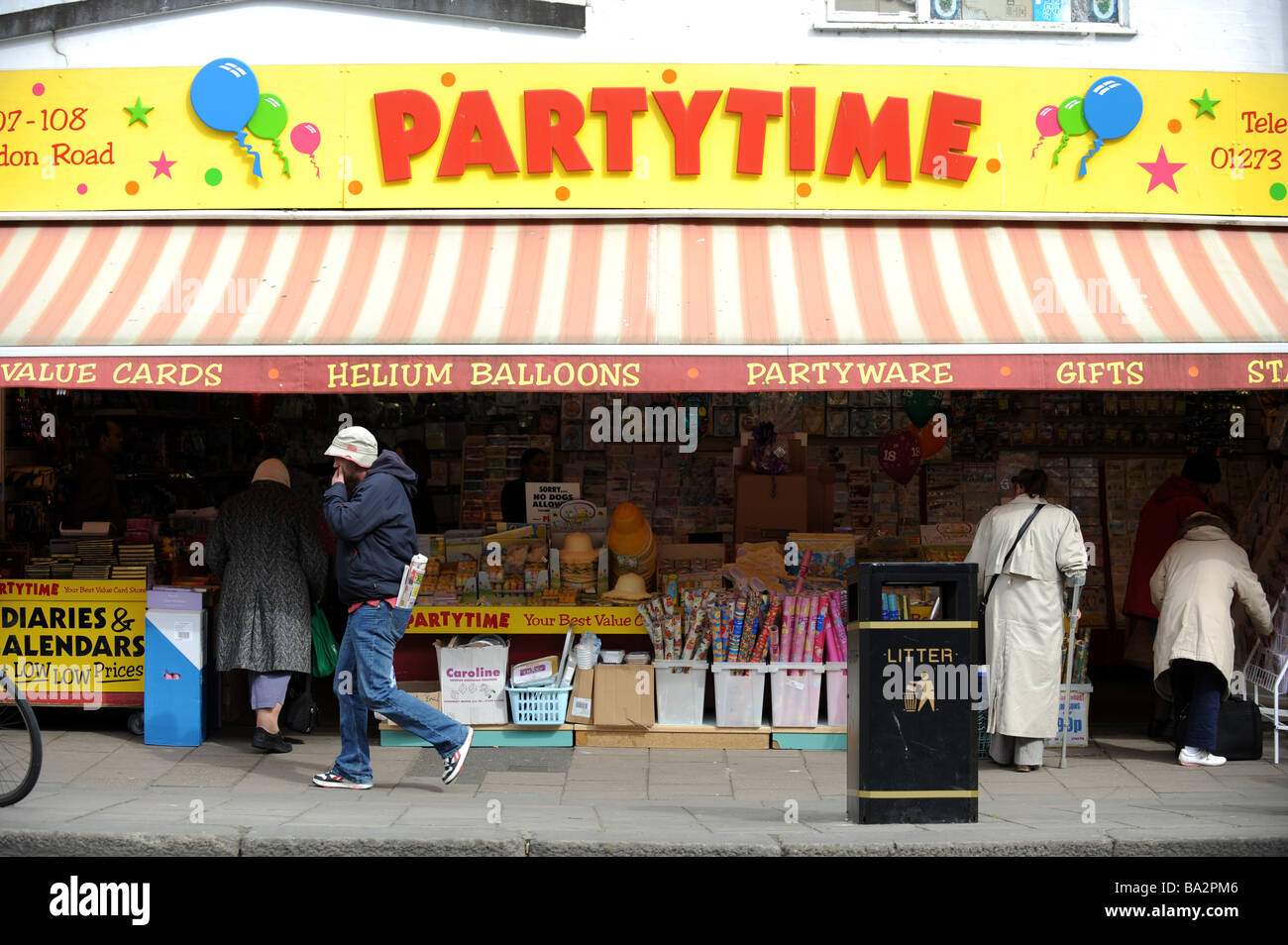 Partytime hi-res stock photography and images - Alamy