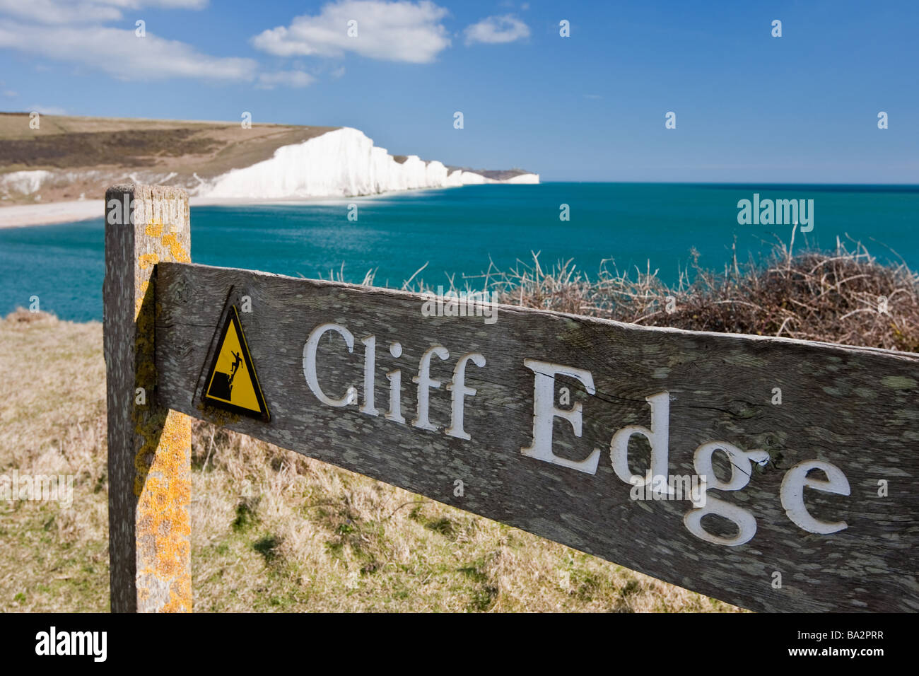 Cliff edge danger sign hi-res stock photography and images - Alamy