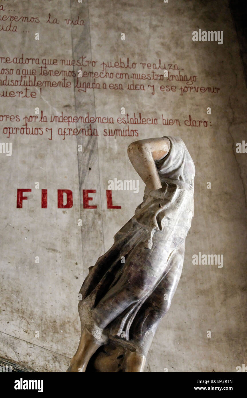 Headless statue hi-res stock photography and images - Alamy