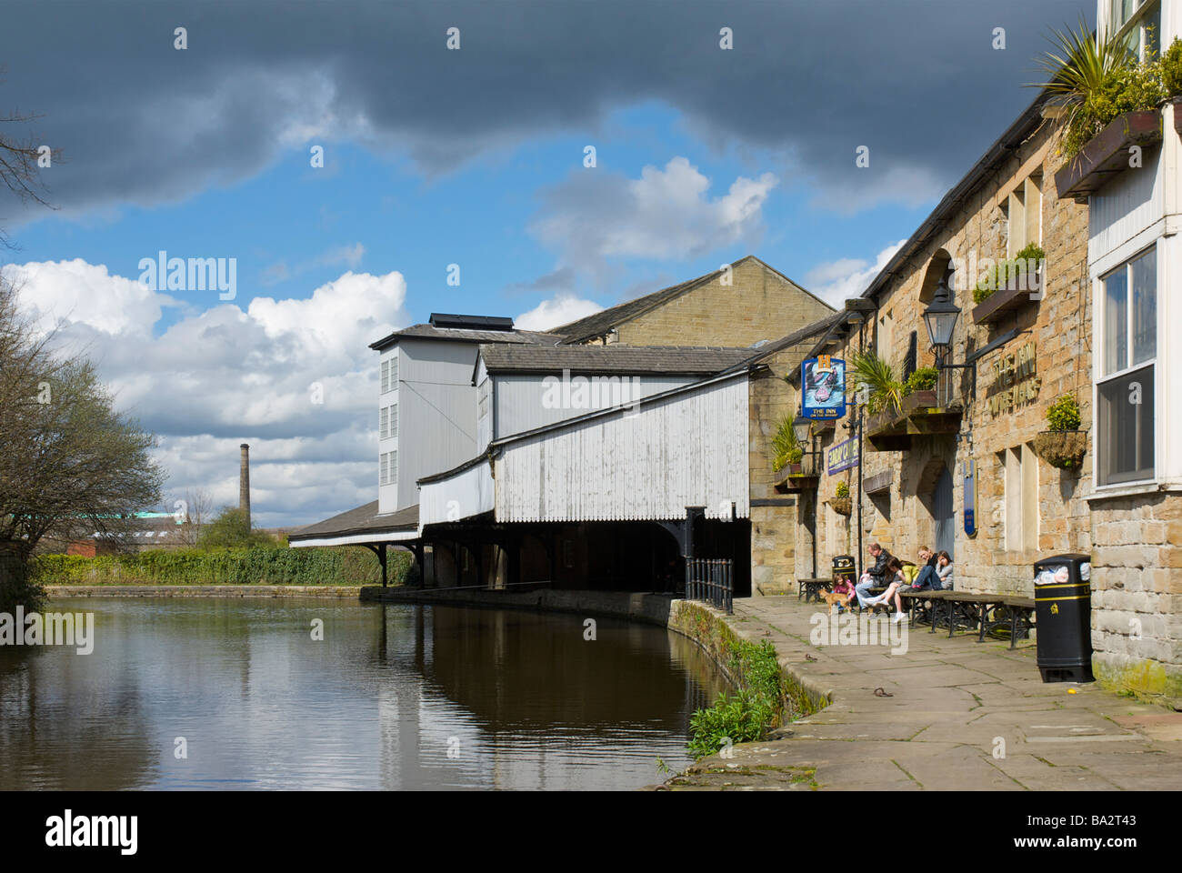 Leeds & Liverpool Canal at the Weavers' Triangle, Burnley, Lancashire ...