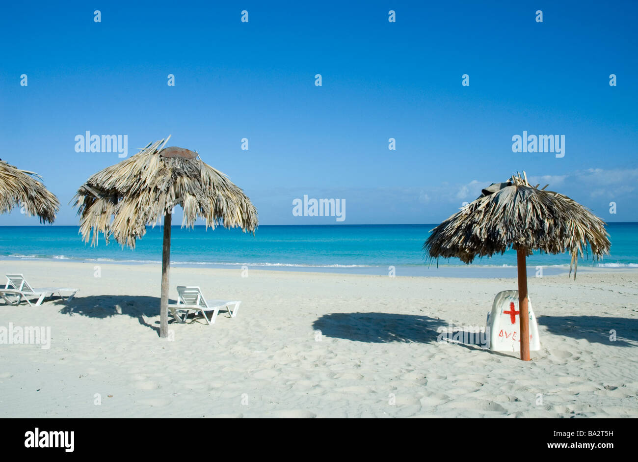 Cuba sea turquoise beach deserted hi-res stock photography and images ...