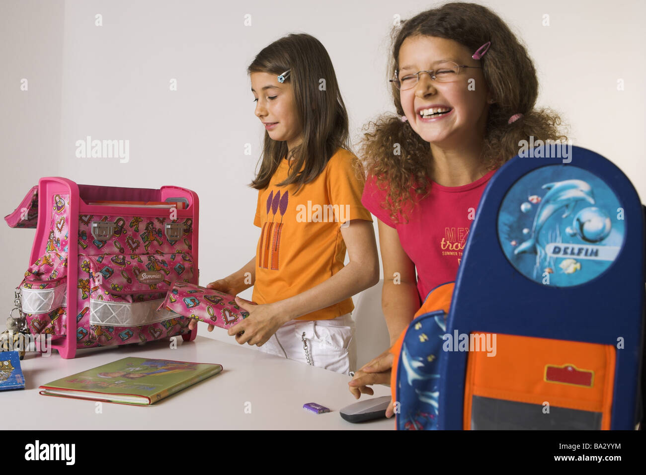 Classrooms school-bank girls school satchels series wrap people 8-10 ...