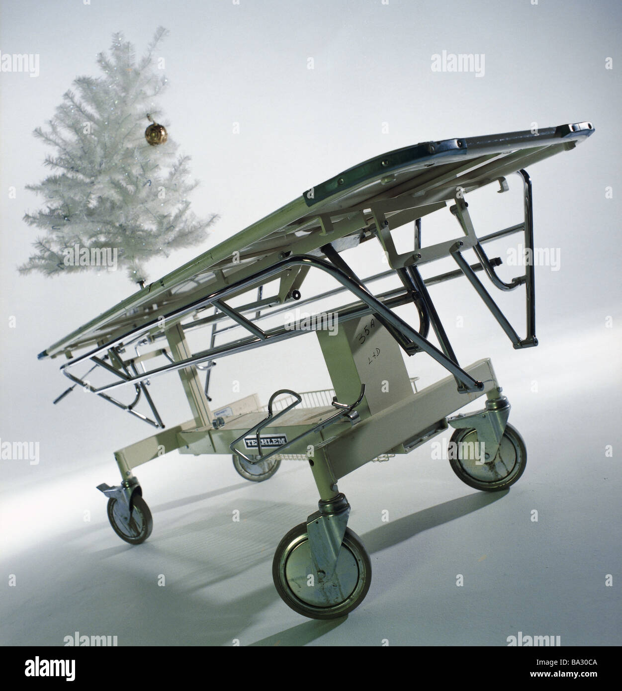 Sickbed Christmas-tree hospital sick person-day bed plastic-tree white ...