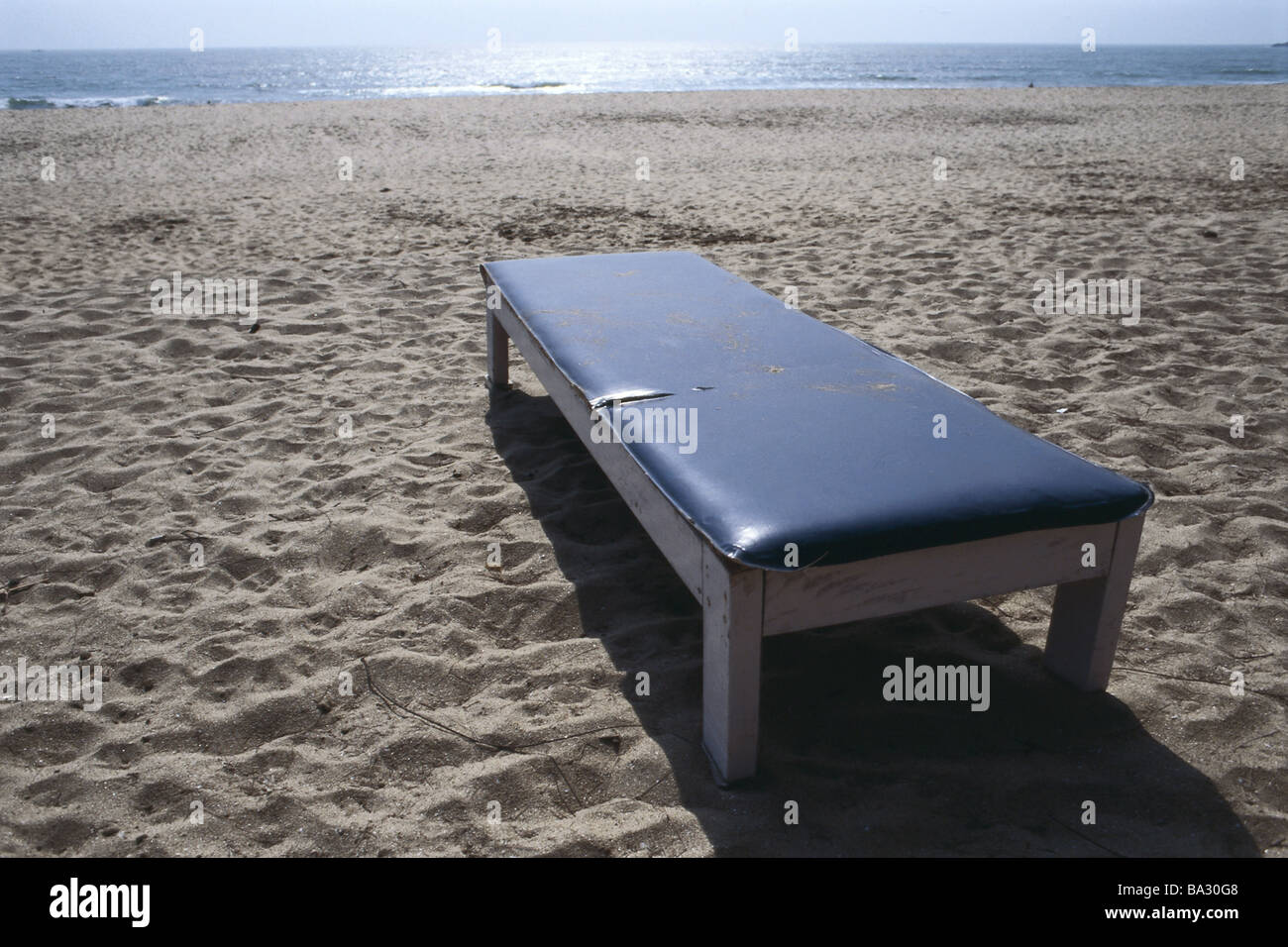 Sandy beach day bed blue human-empty sea beach beach sand sun-day bed ...