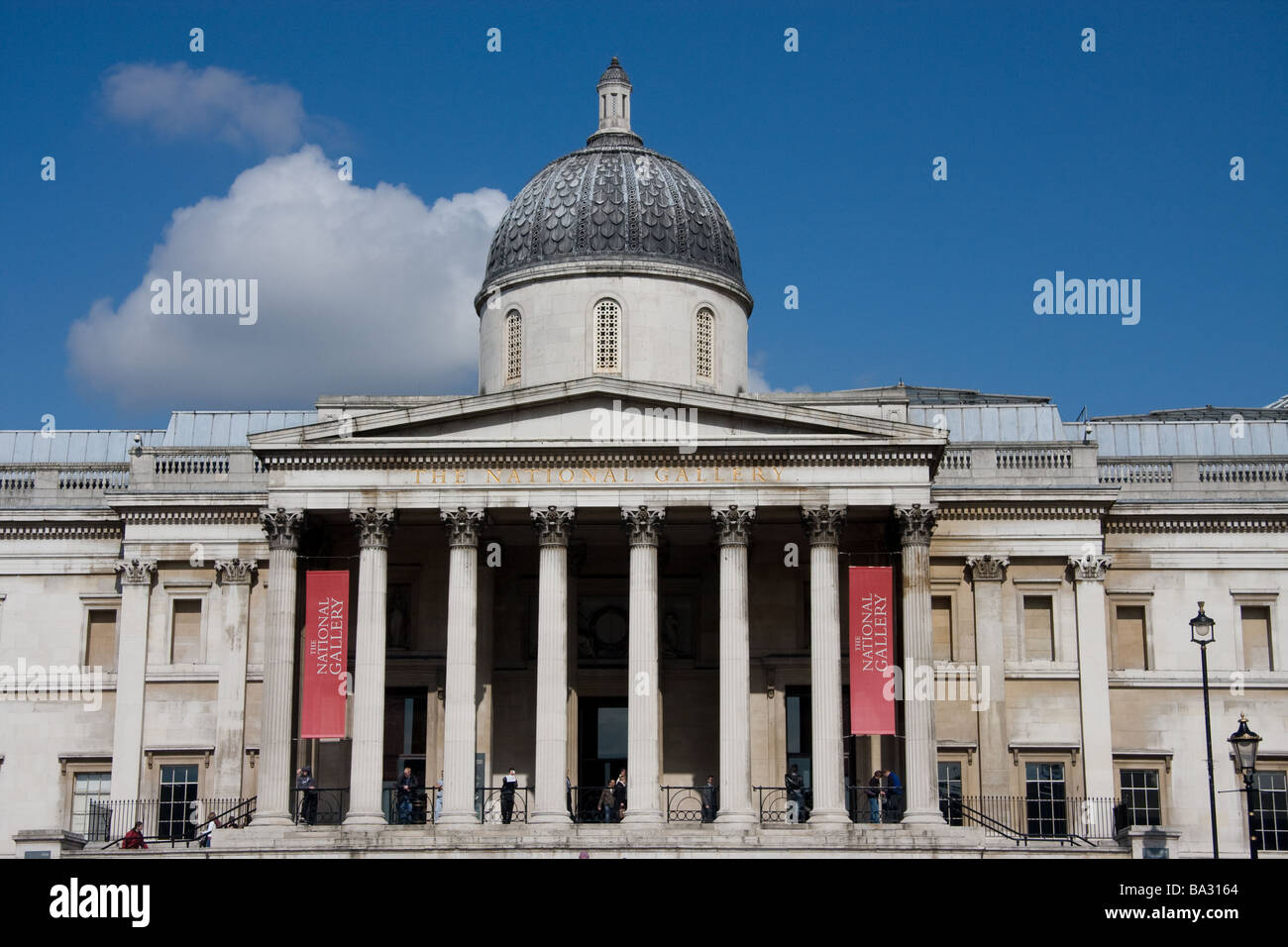 london england uk national gallery trafalgar sq Stock Photo - Alamy