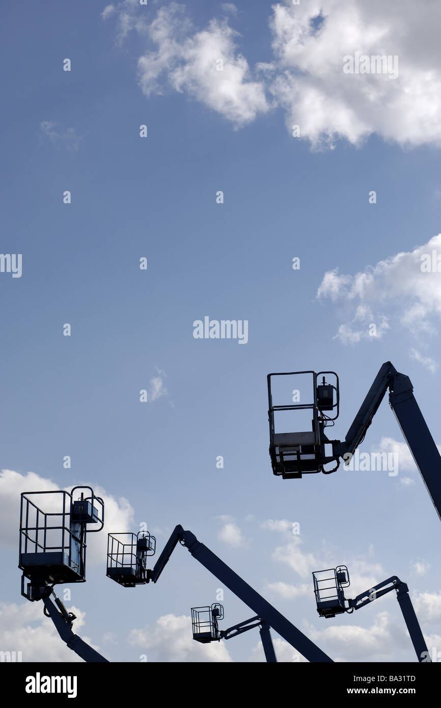 Outrigger-poor hydraulic ramps detail cloud-heavens from below trucks ...