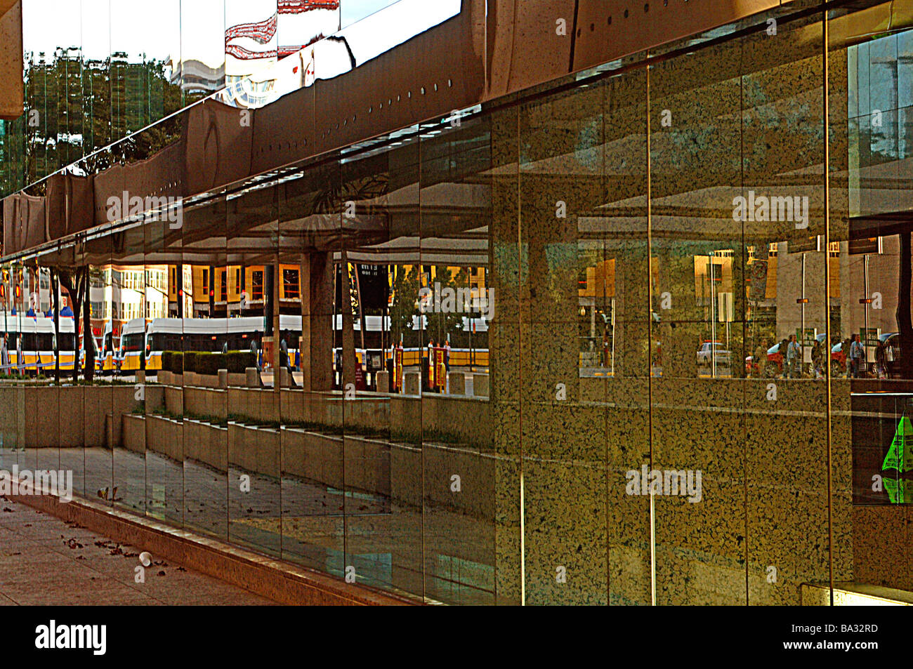 Reflections city on bus hi-res stock photography and images - Alamy