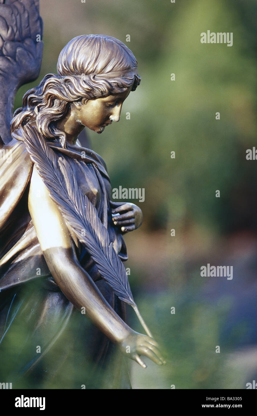 Angel-statue at the side detail graveyard grave shrines silence-place ...