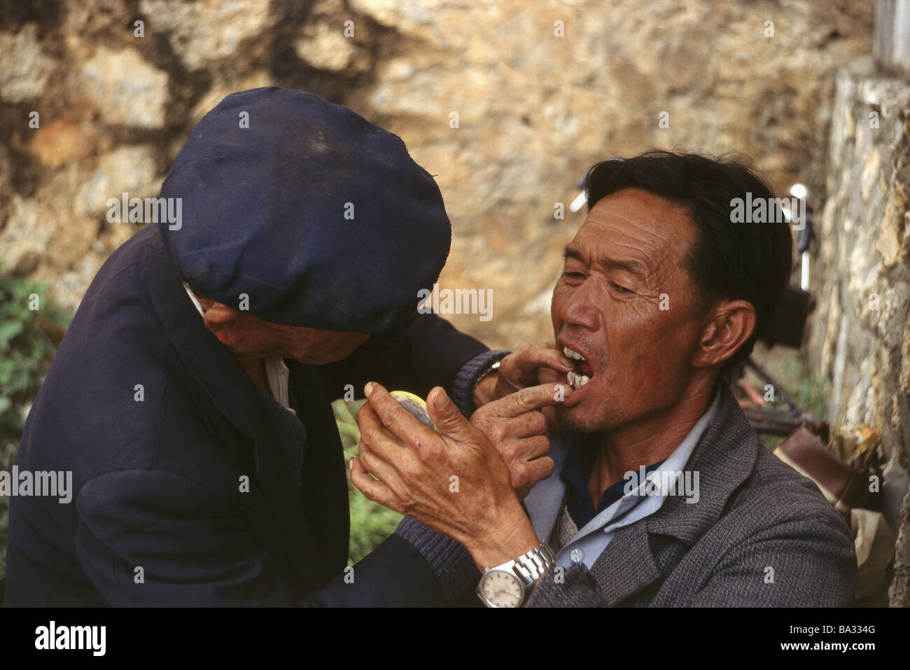 Chinese dentist asia asian hi-res stock photography and images - Alamy