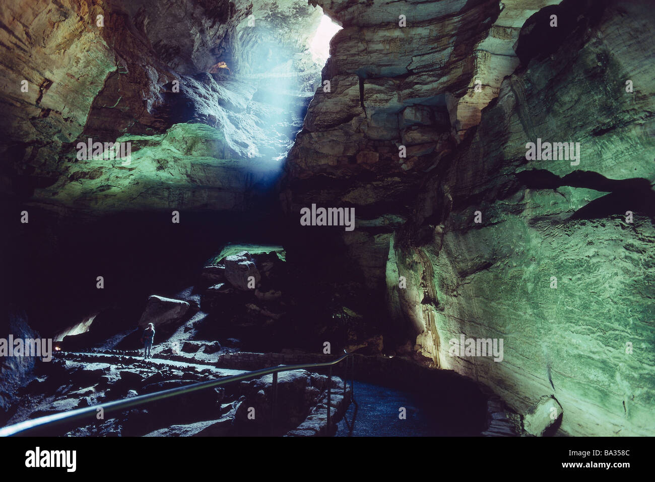 USA New Mexico Carl-bath Caverns national-park cave illumination ...