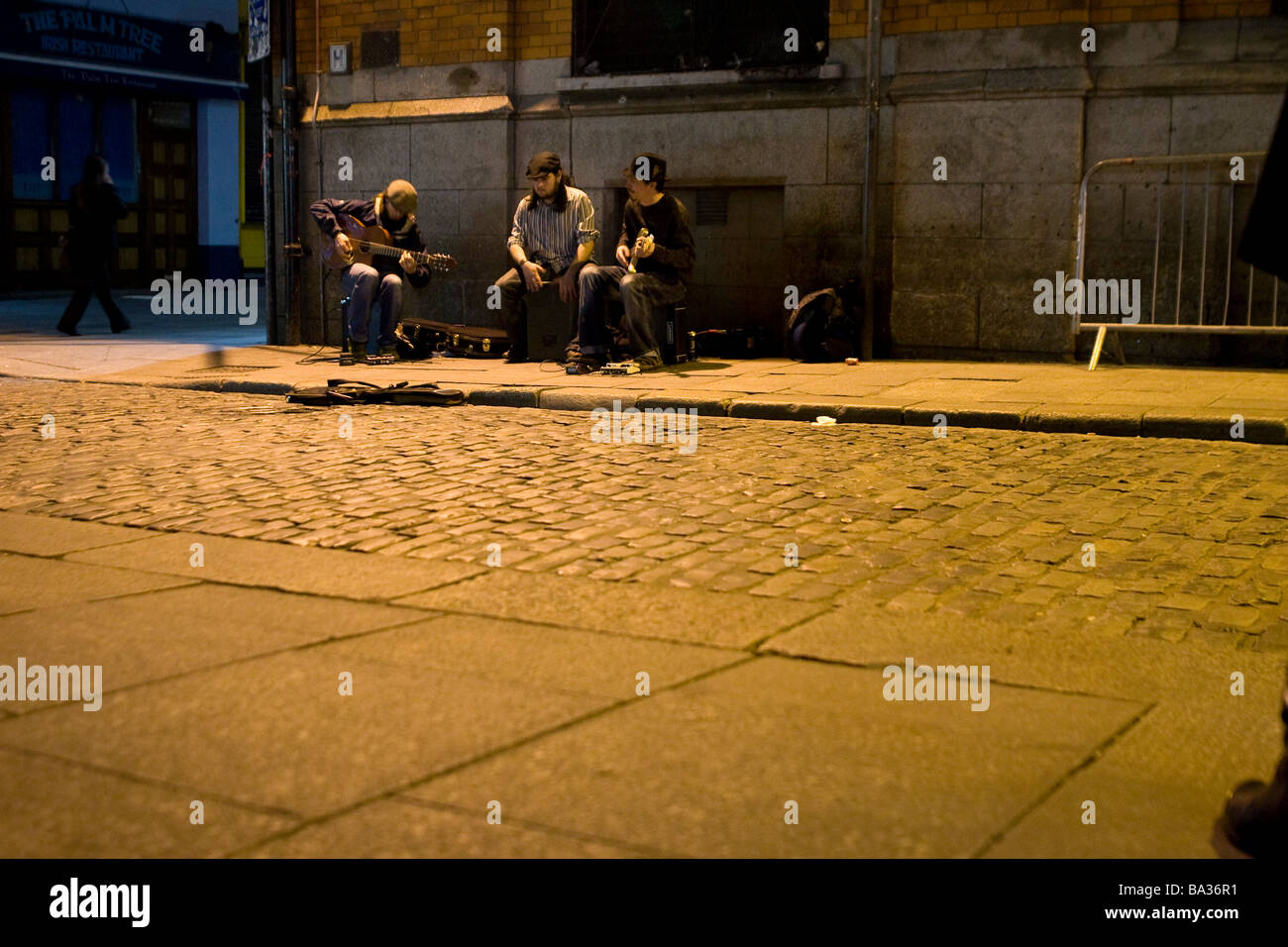 Busking dublin hi-res stock photography and images - Alamy