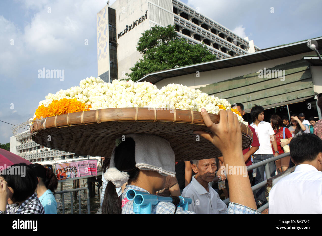 Jasmine seller hi-res stock photography and images - Alamy