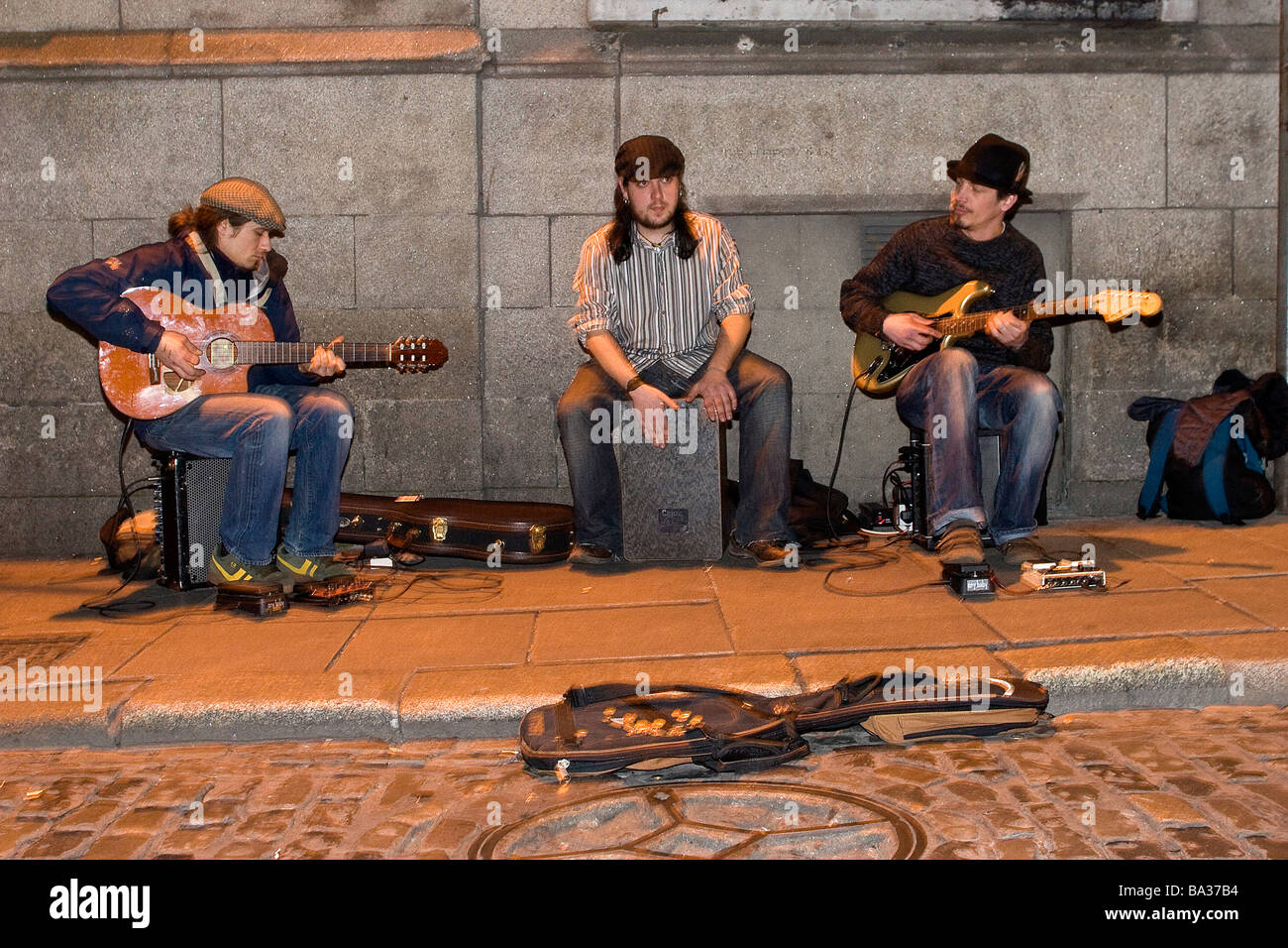 Dublin buskers hi-res stock photography and images - Alamy