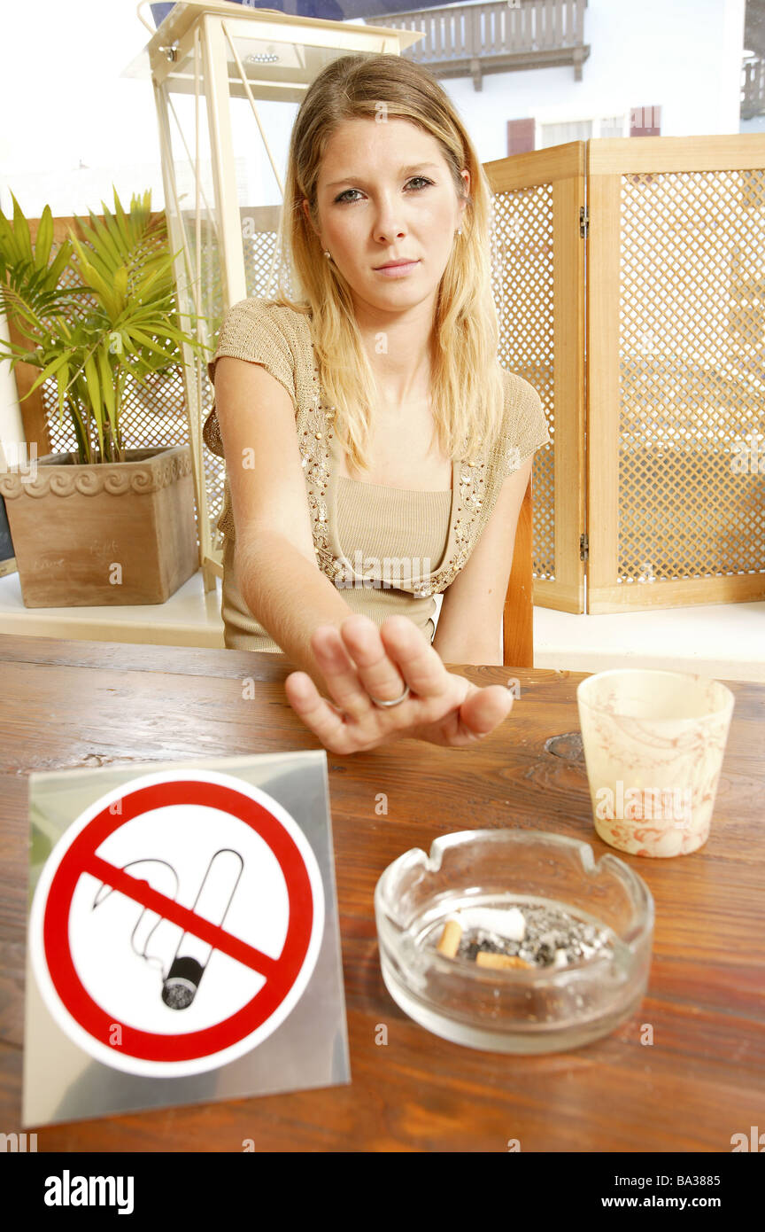 Nonsmoker area hi-res stock photography and images - Alamy