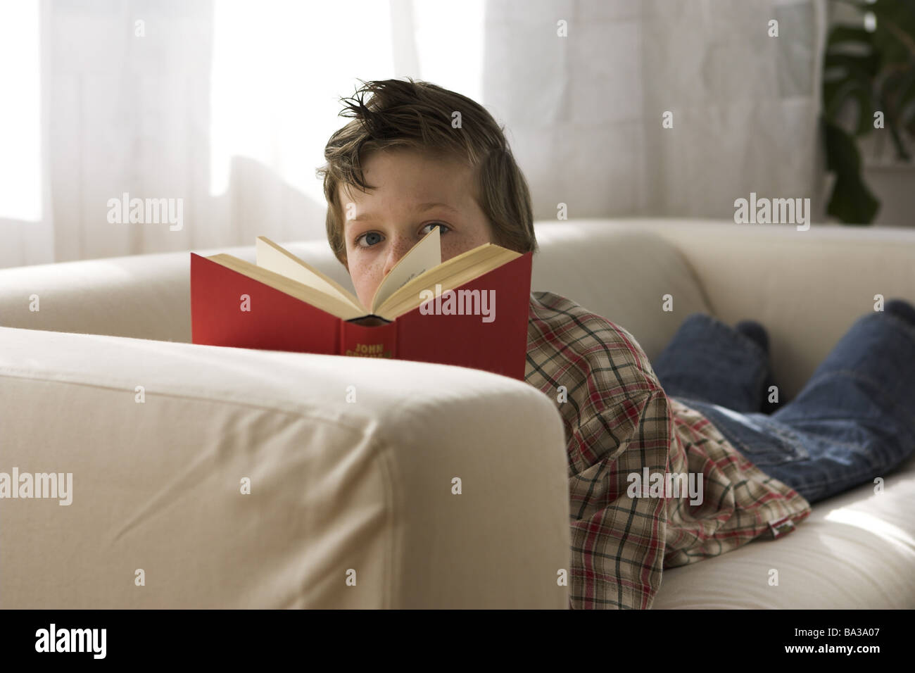 Camera and lie prone hi-res stock photography and images - Alamy
